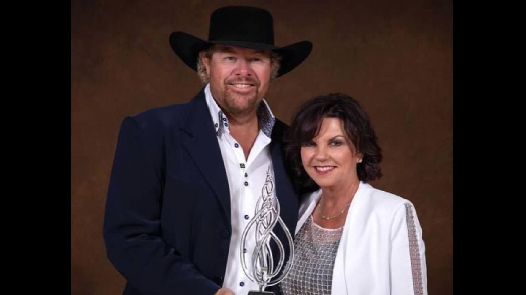 Toby Keith and his wife would have celebrated 40 years of marriage next ...