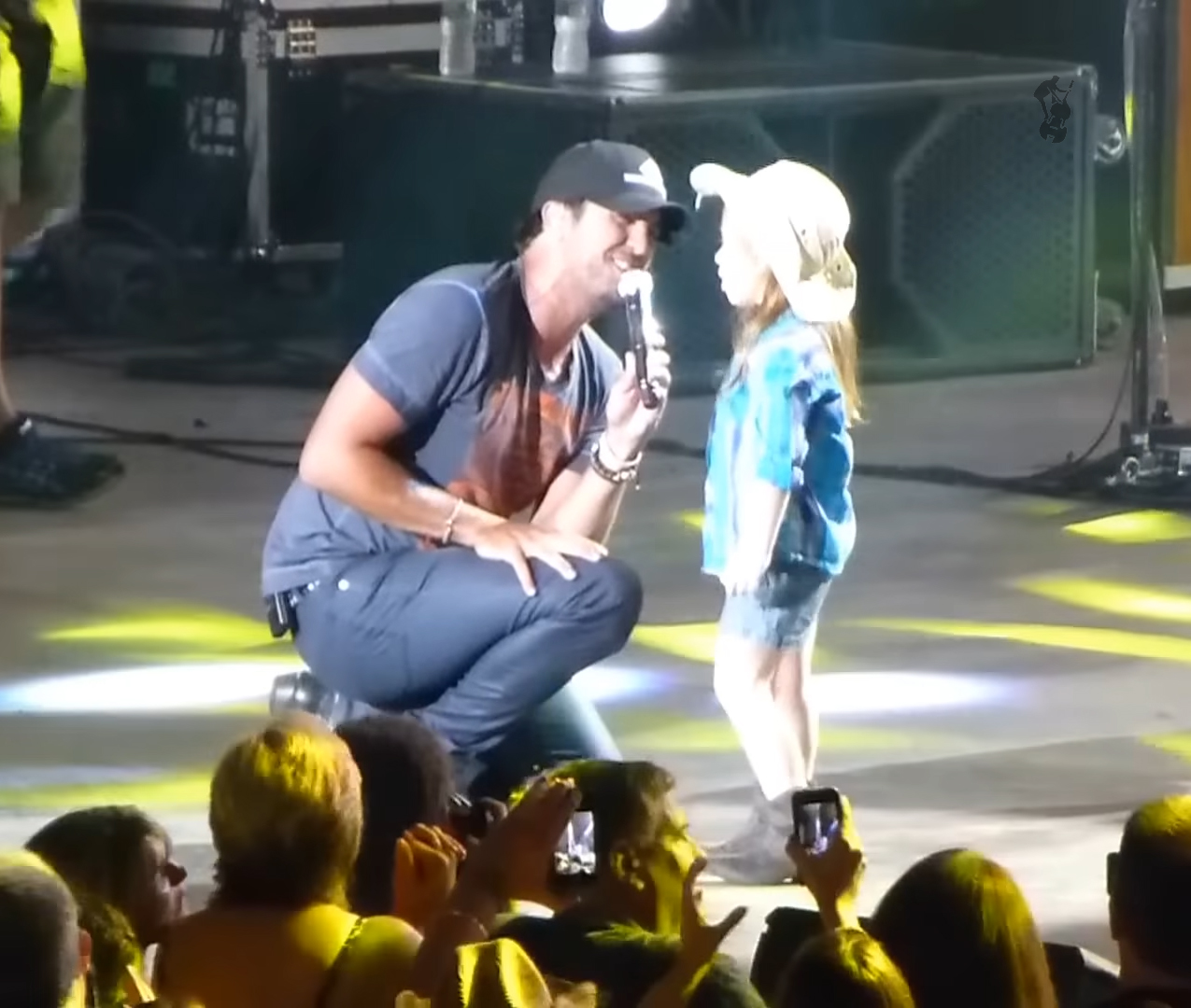 Luke Bryan and Fan Share Stage in Impromptu Sing-Along